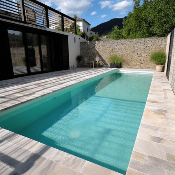 Piscine coque : avantages, inconvénients et 8 idées déco