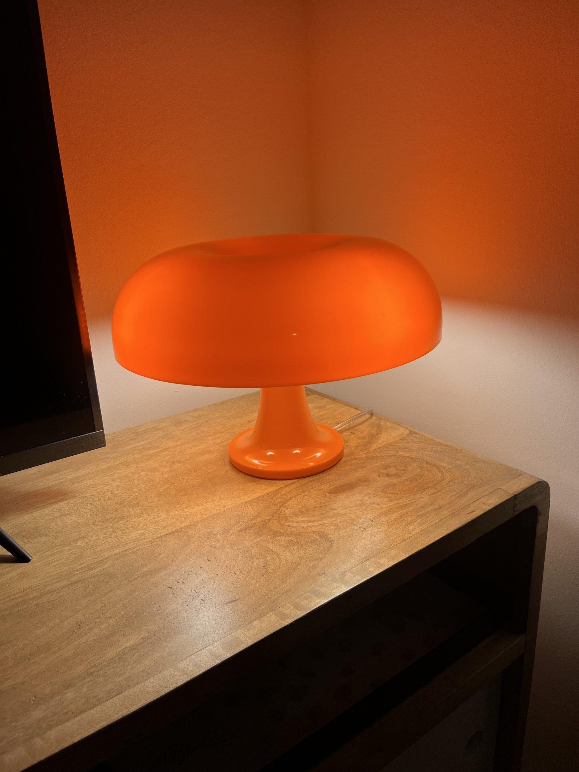 Nessino d'Artémide : découvrez la lampe champignon emblématique en vidéo